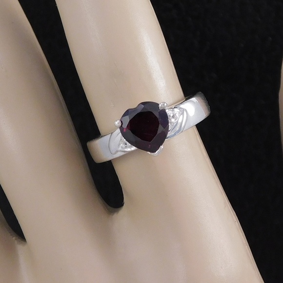 Avon | Jewelry | Vintage Avon Garnet Heart Ring Size 6 2 | Poshmark